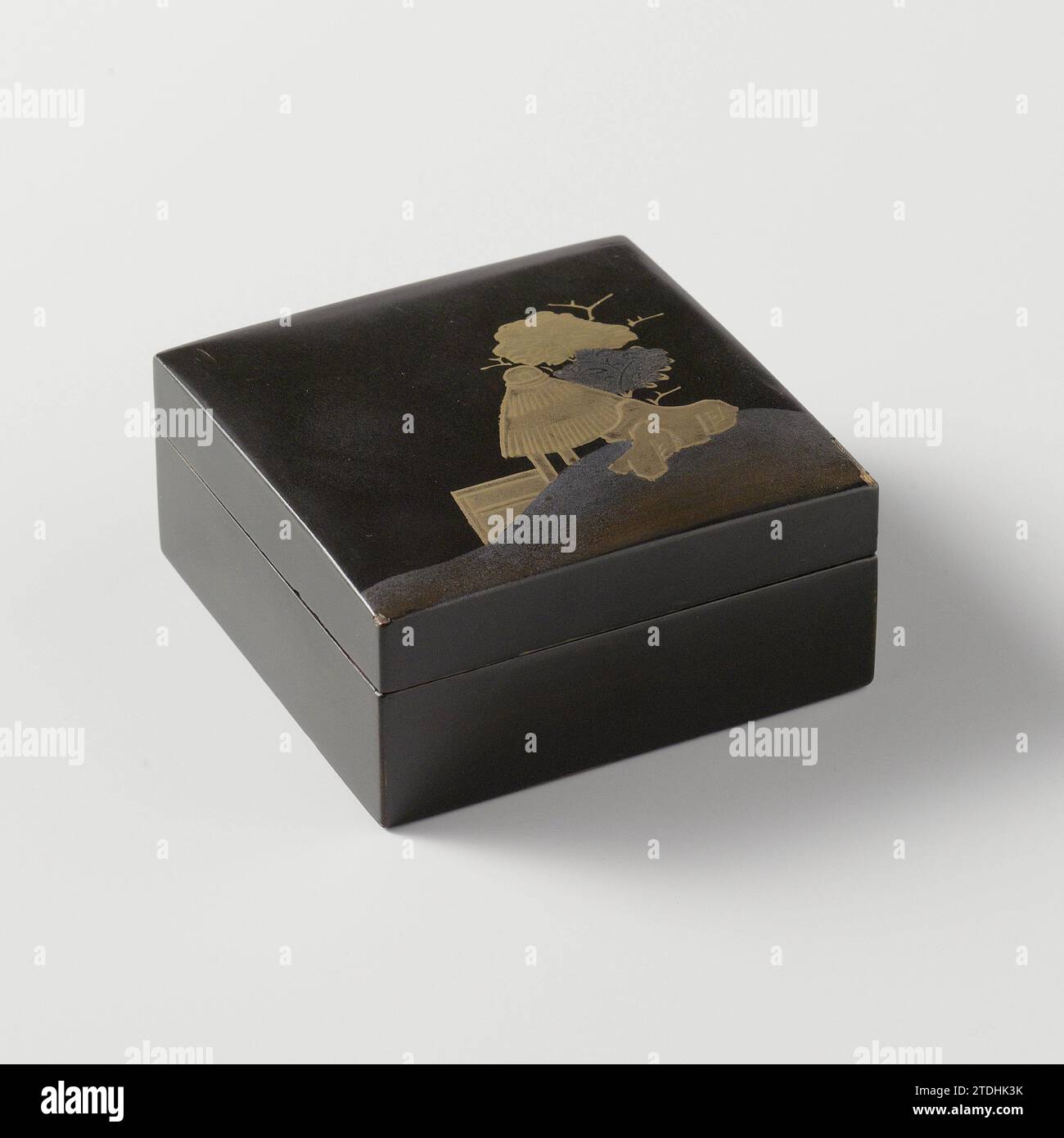 Square box with a gold landscape on a black surface, Anonymous, 1750 ...