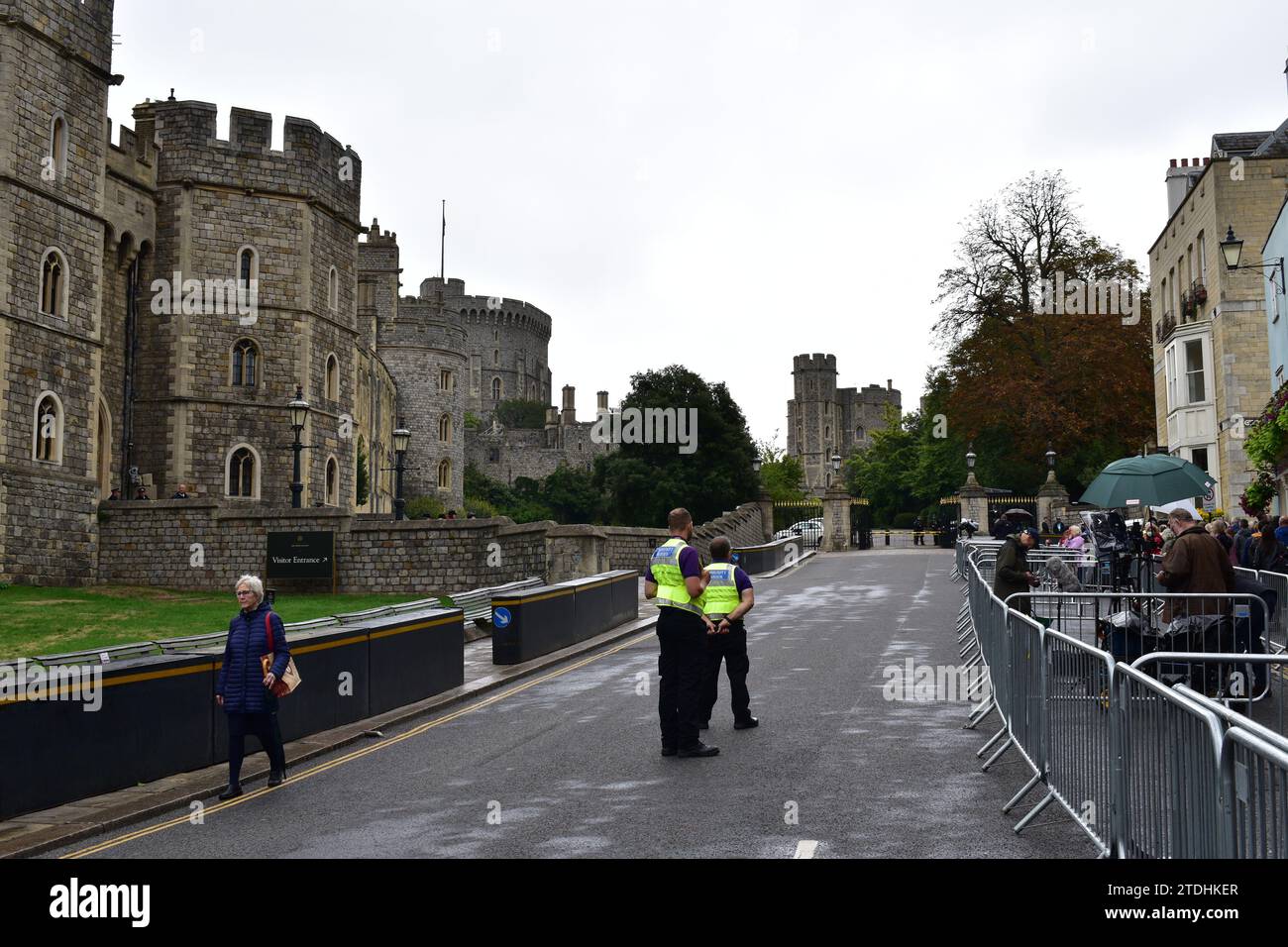 Mourning the death of queen elizabeth ii hi-res stock photography and ...