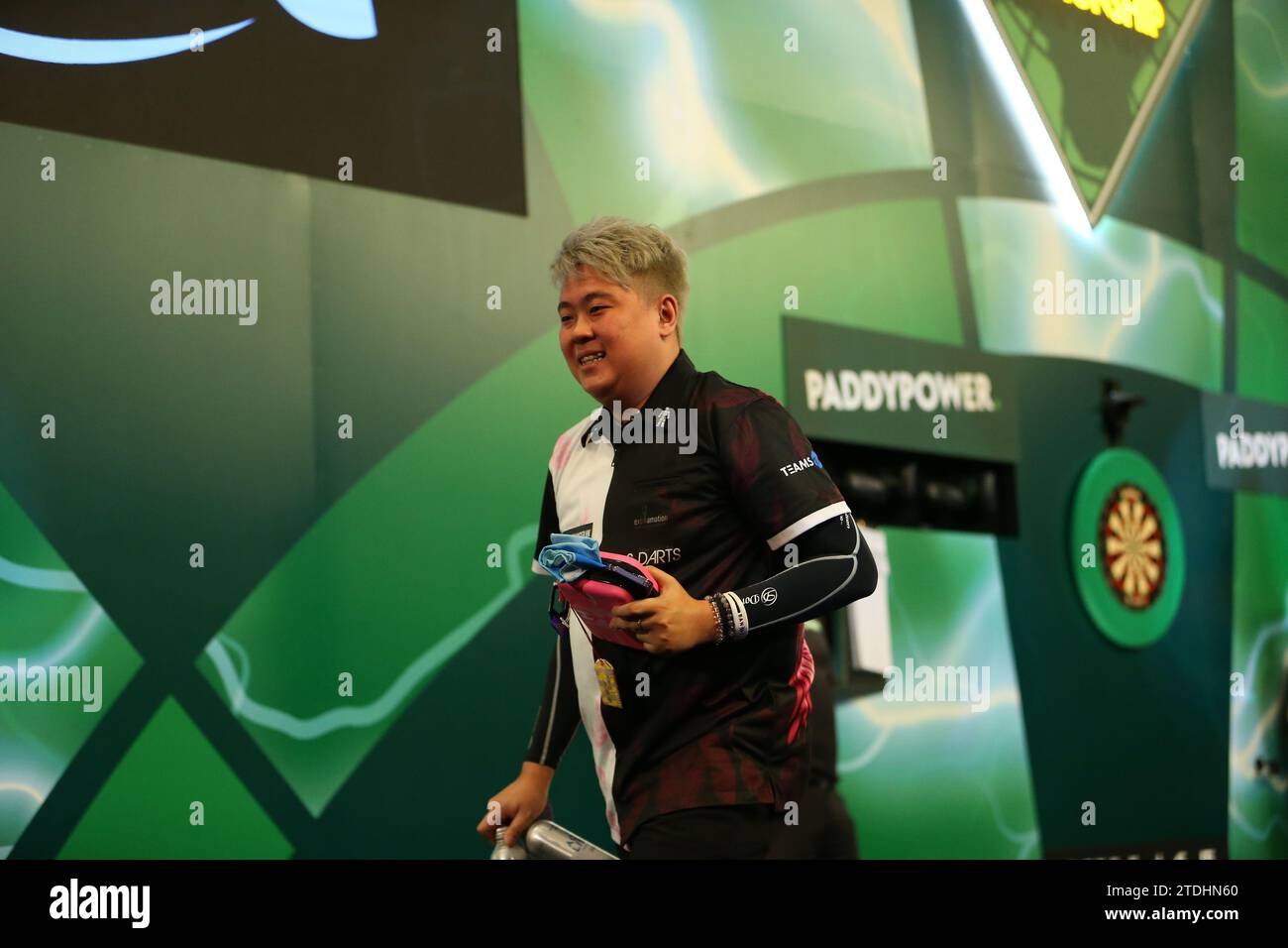 Alexandra Palace, London, UK. 18th Dec, 2023. 2023/24 PDC Paddy Power World Darts Championships ...