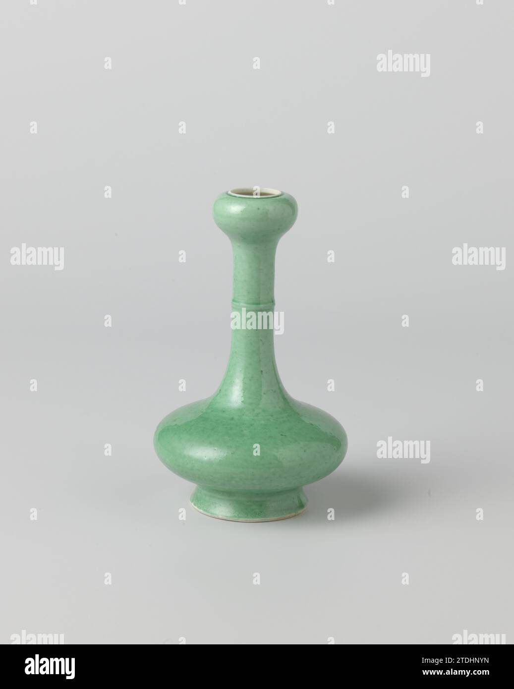 Green vase with long neck ending in a bulb, anonymous, c. 1700 - c ...