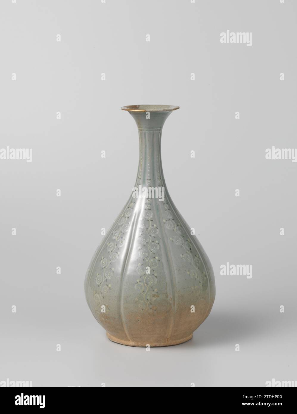 Gold repair vase hi-res stock photography and images - Alamy
