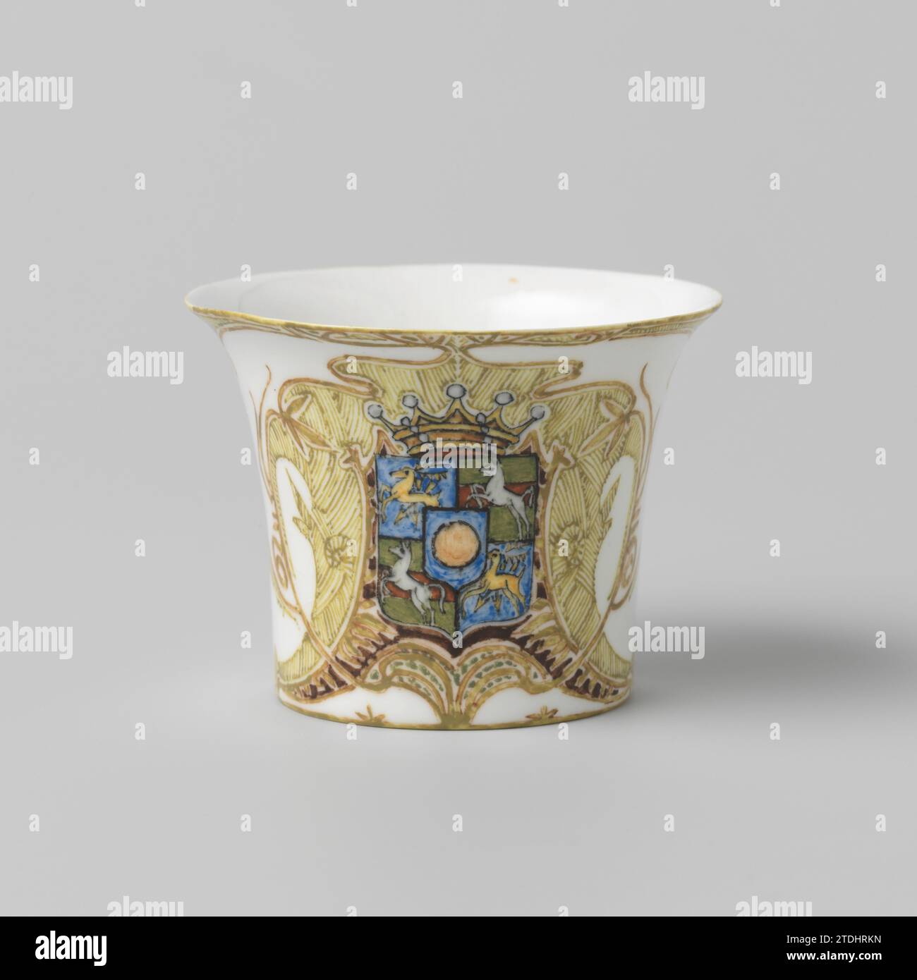 Kop, Tea head, part of a tête-à-tête, painted with Lelies, N.V ...