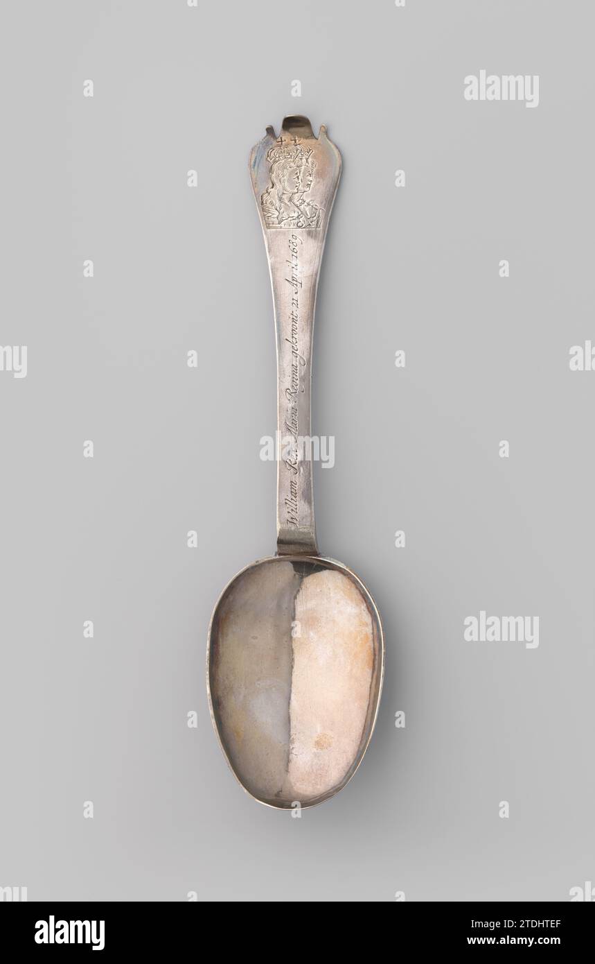 Spoon with engraved performance of King William III and Queen Mary ...