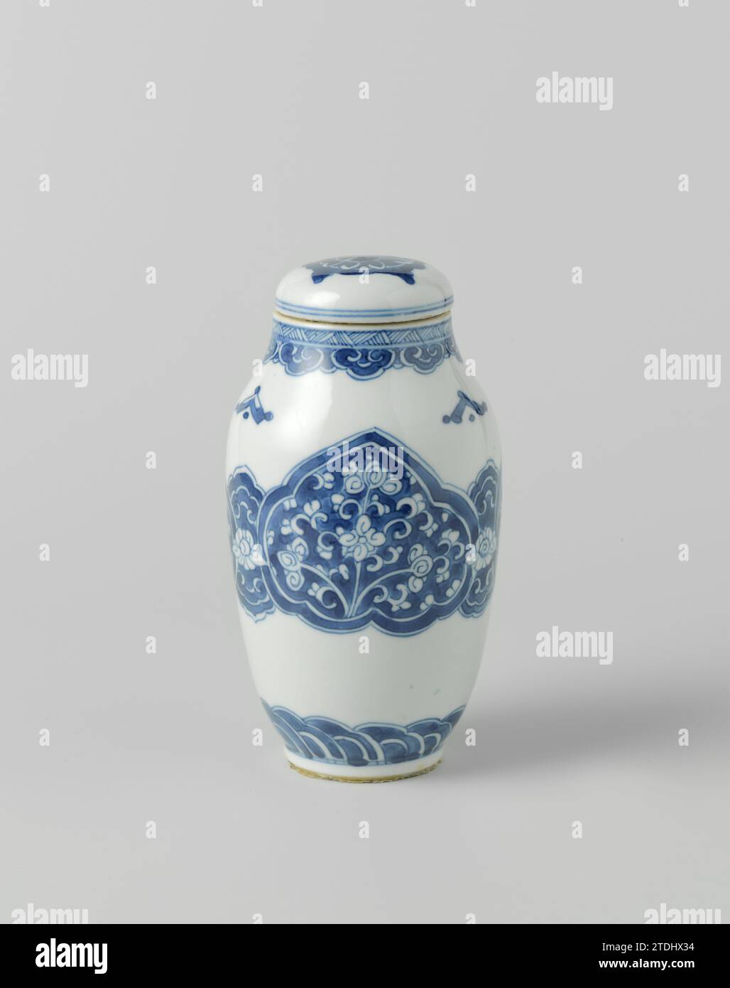 Ovoid covered jar with floral scrolls in reserve in ruyi-shaped panels ...