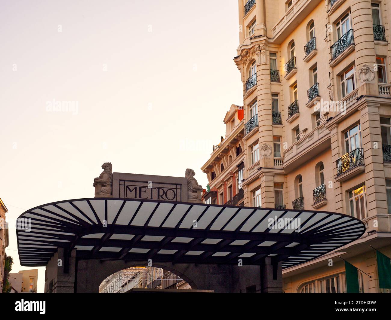 Retro metro hi-res stock photography and images - Alamy