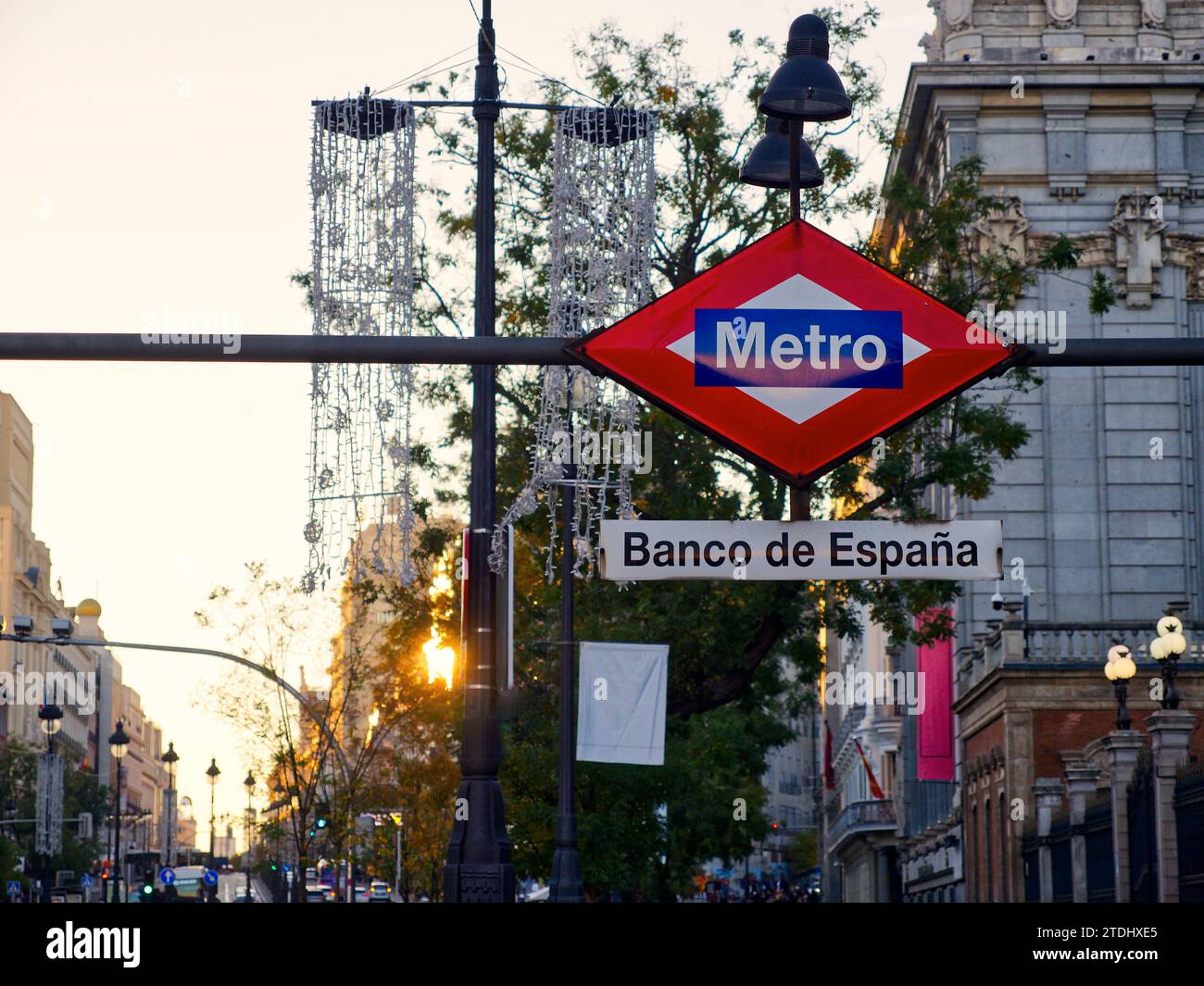Banco de espana metro sign hi-res stock photography and images - Alamy