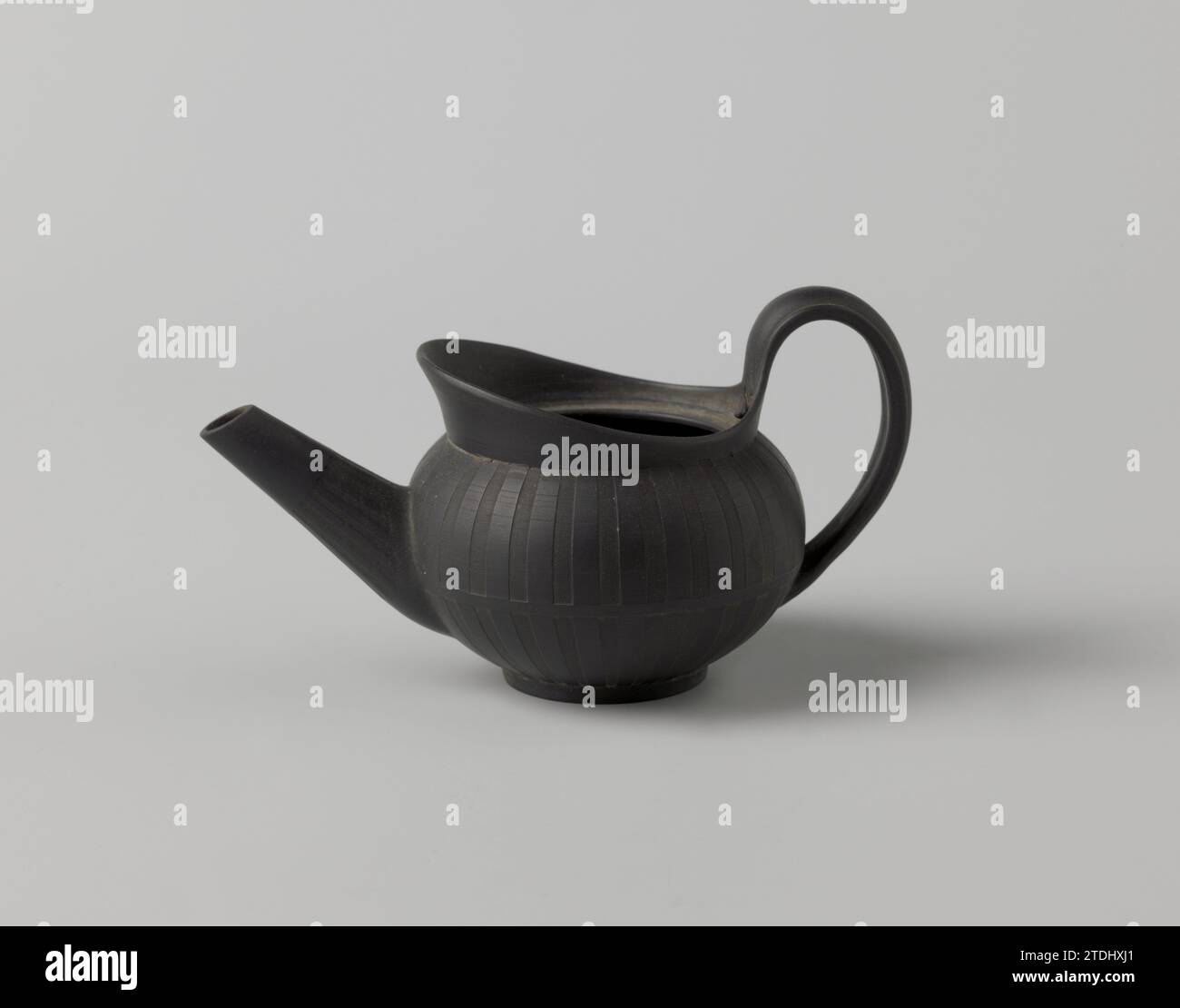 Teapot of earthenware, Wedgwood Black Basalt, Wedgwood, c. 1790 - c ...