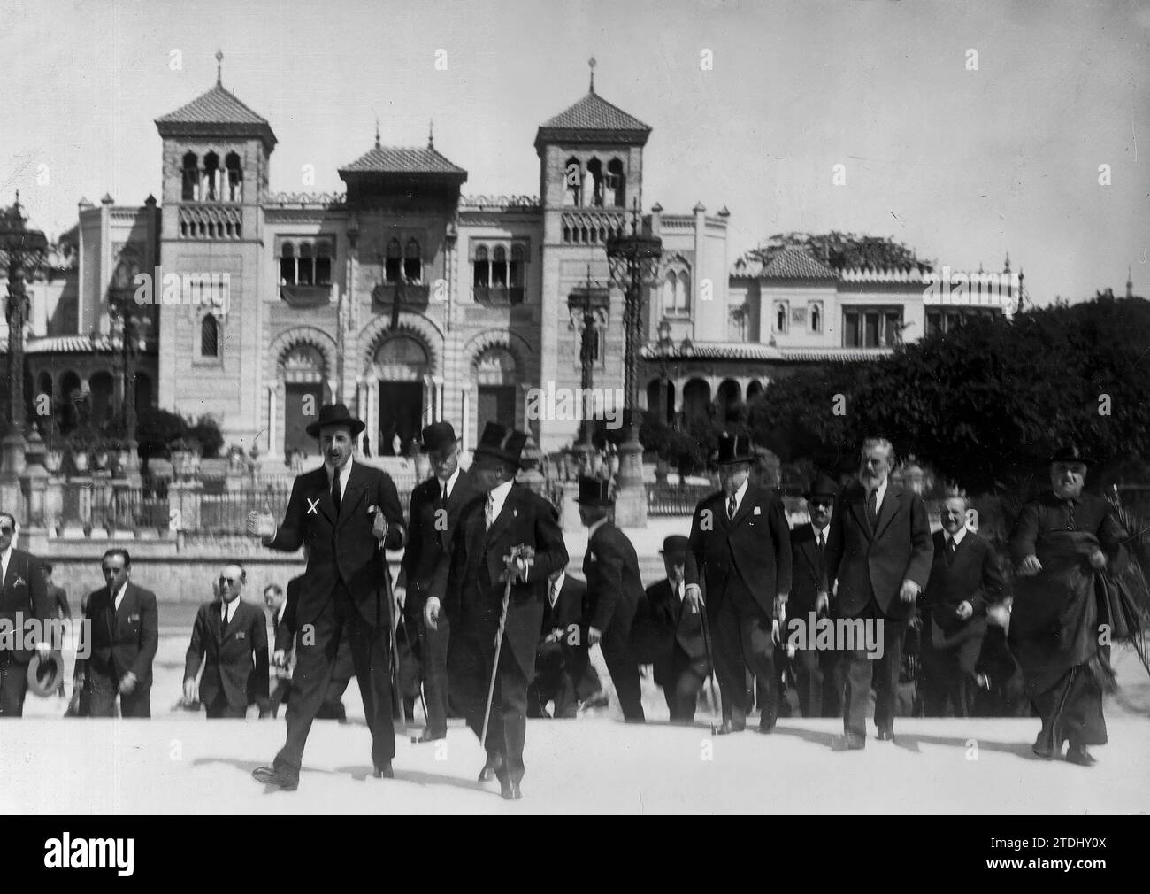 Visit of the Kings to the Pavilions of the Ibero-American exhibition ...
