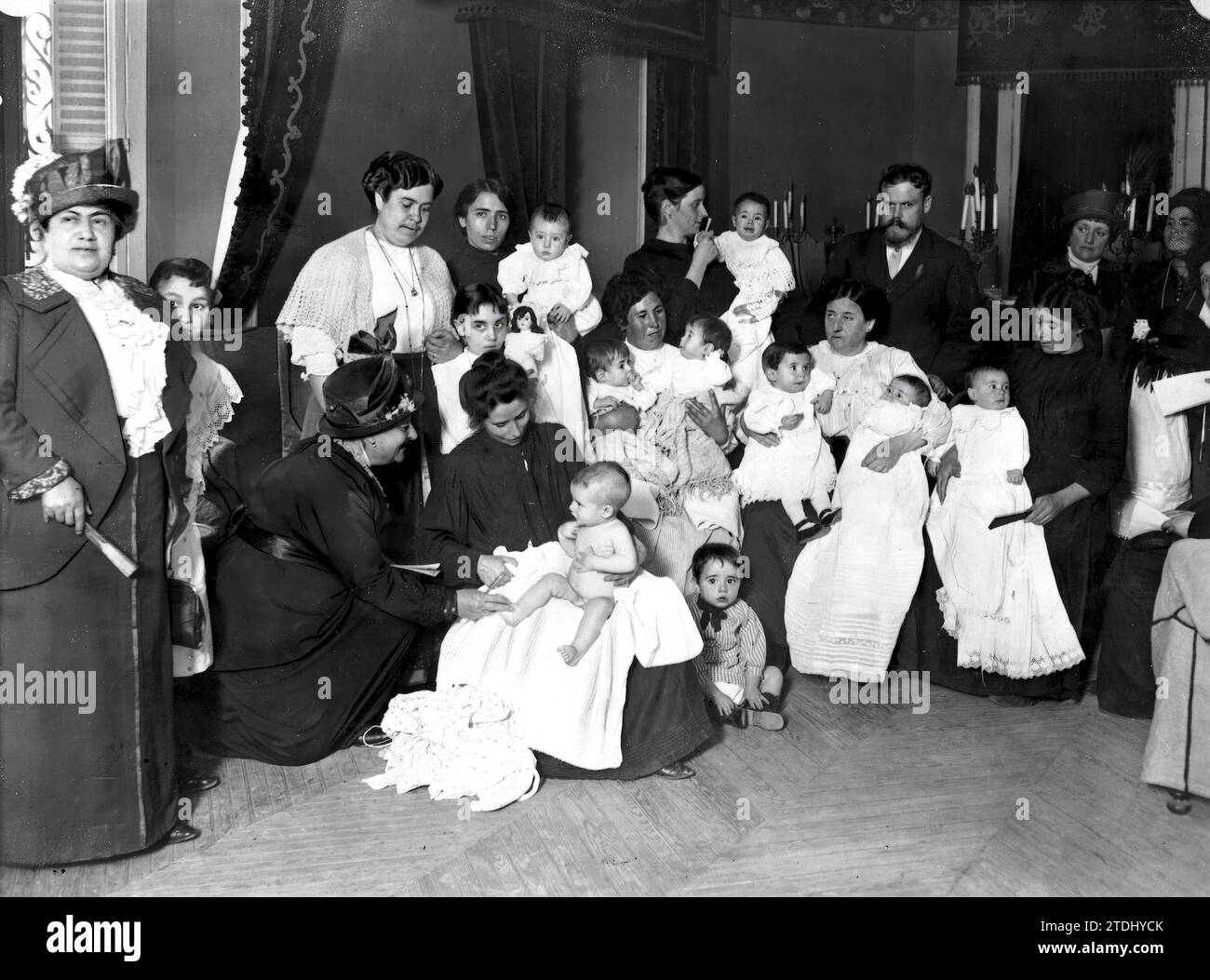Madrid, 06/23/1914. The Ladies of the women's committee of popular ...
