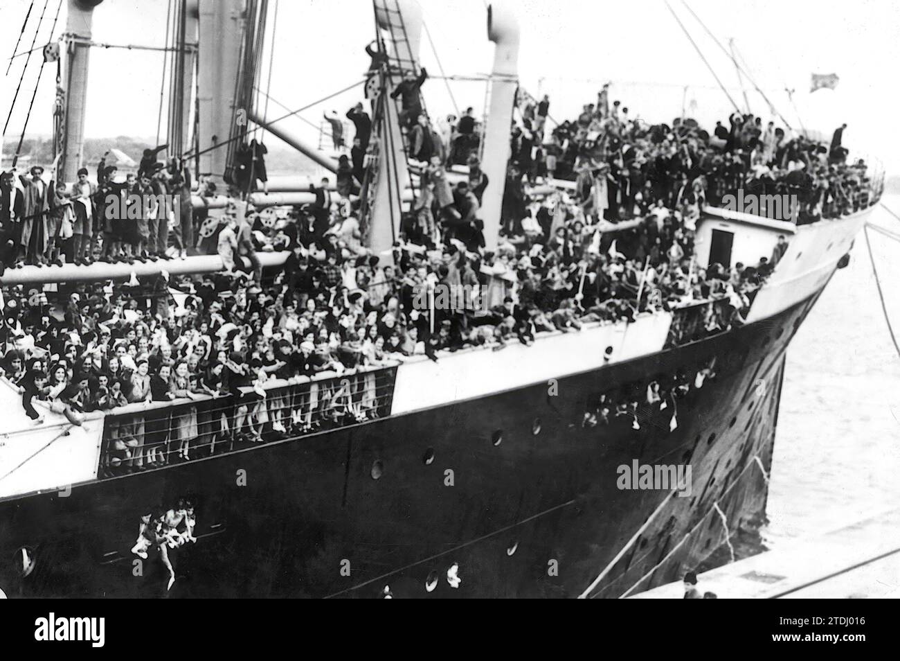 Little refugees Black and White Stock Photos & Images - Alamy