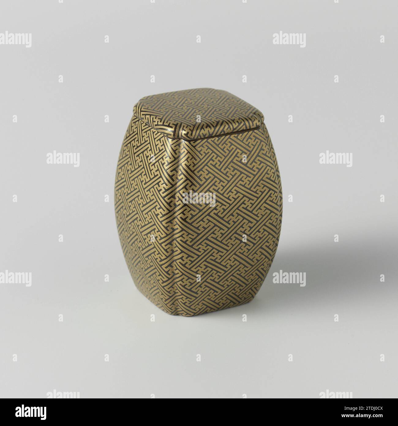 Convex box hi-res stock photography and images - Alamy