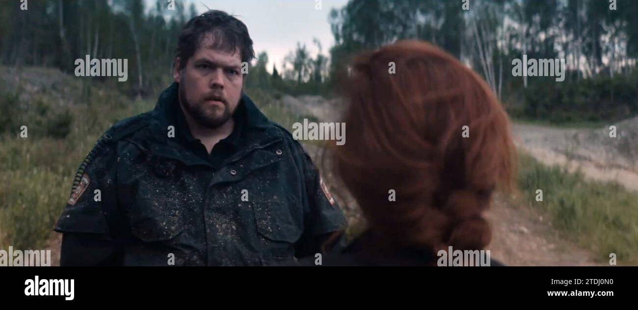 FAMILY GAME, (aka ARSENAULT & FILS), from left: Guillaume Cyr, Karine ...