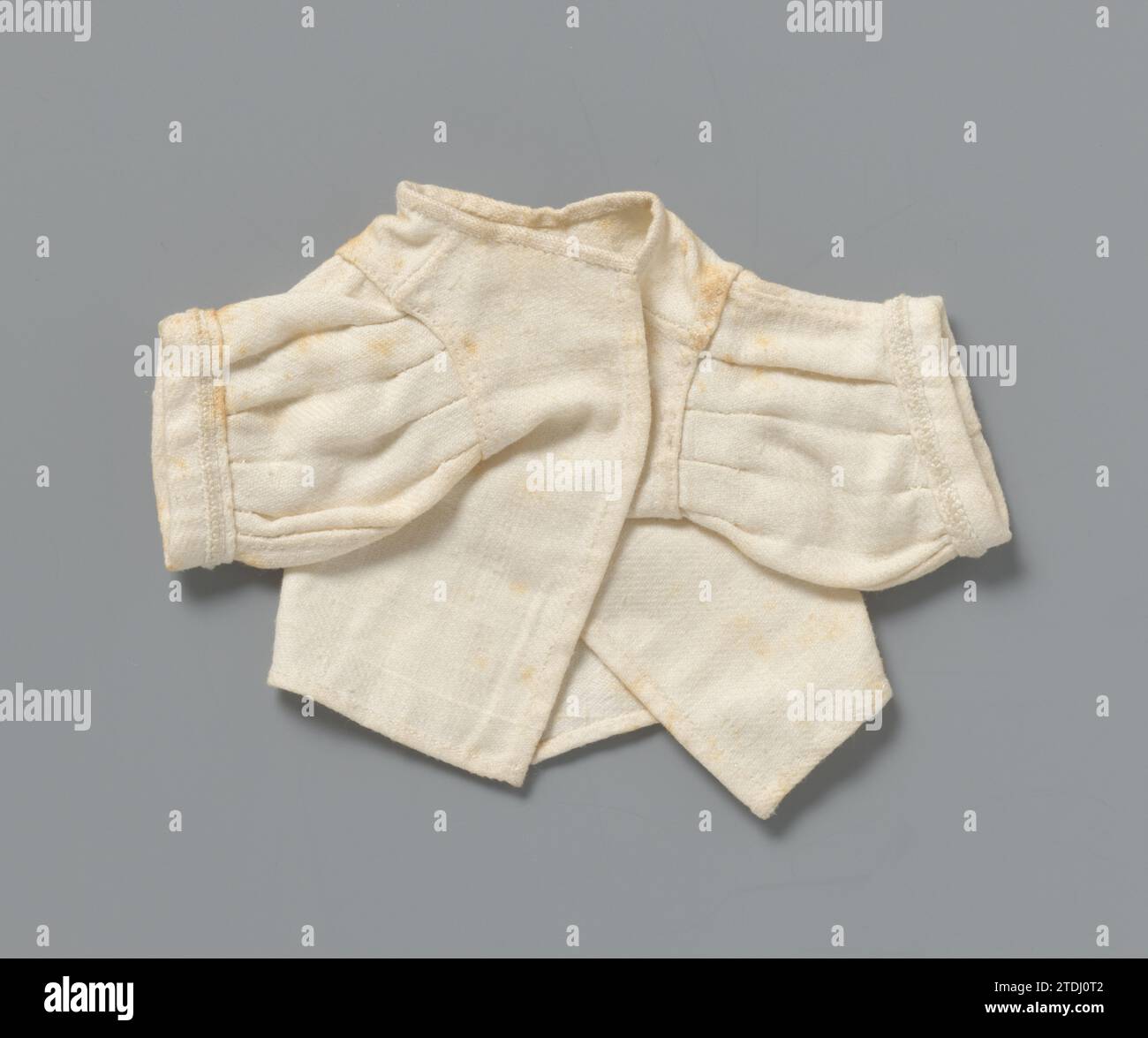 Borstrok made of cluttered linen with two short sleeves with stitched ...