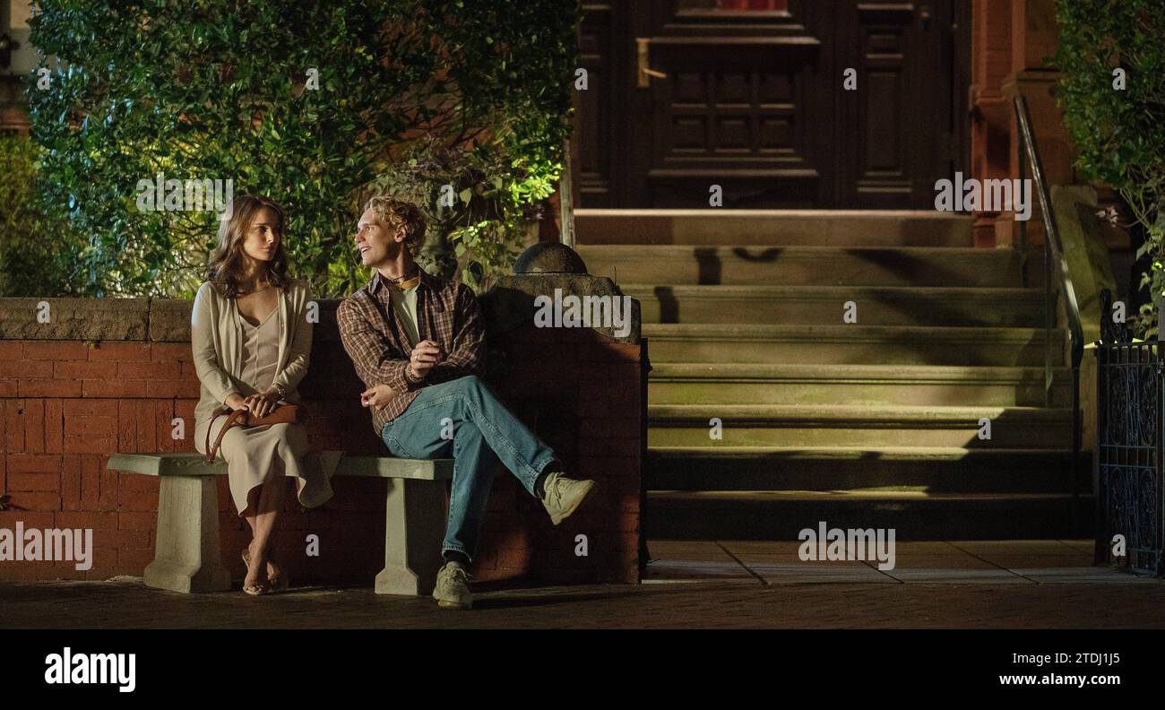 MAY DECEMBER, from left: Natalie Portman, Cory Michael Smith, 2023. ph: Francois Duhamel ...