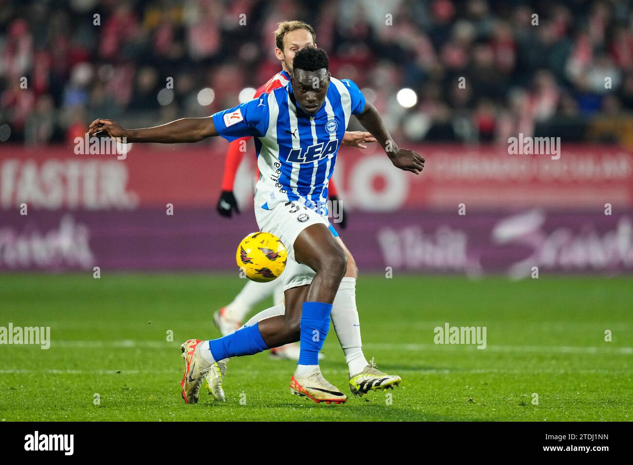 Girona, Spain. 18th Dec, 2023. Samu Omorodion (Deportivo Alaves) duels ...