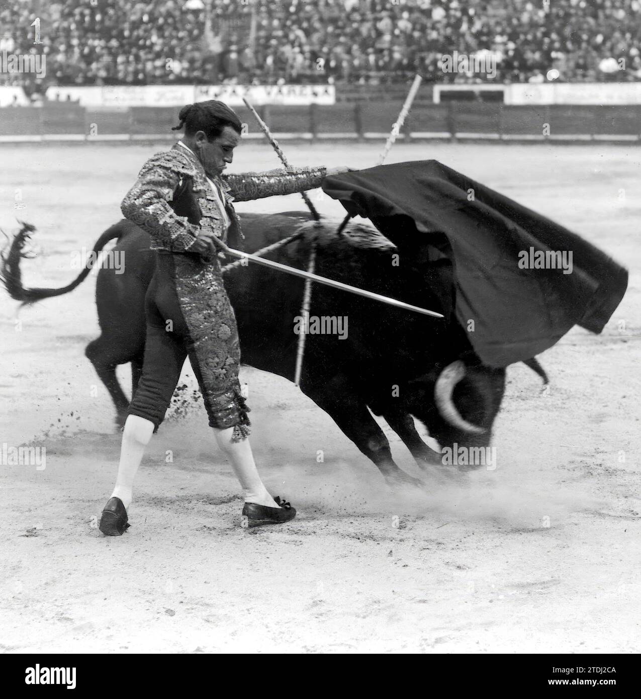 Chest pass hi-res stock photography and images - Alamy