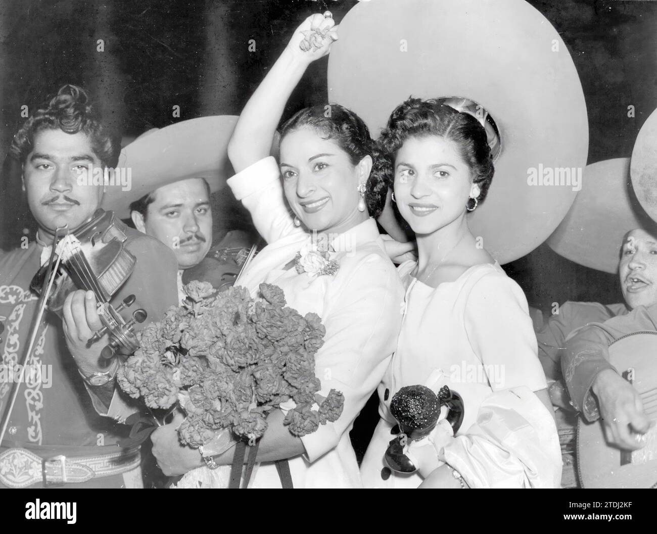 Mexico, June 1955. Lola Flores and her sister Carmen, upon arrival in ...