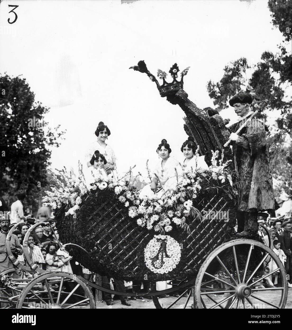 07/31/1922. Valencia. The Battle of Flores. Float Presented by the ...