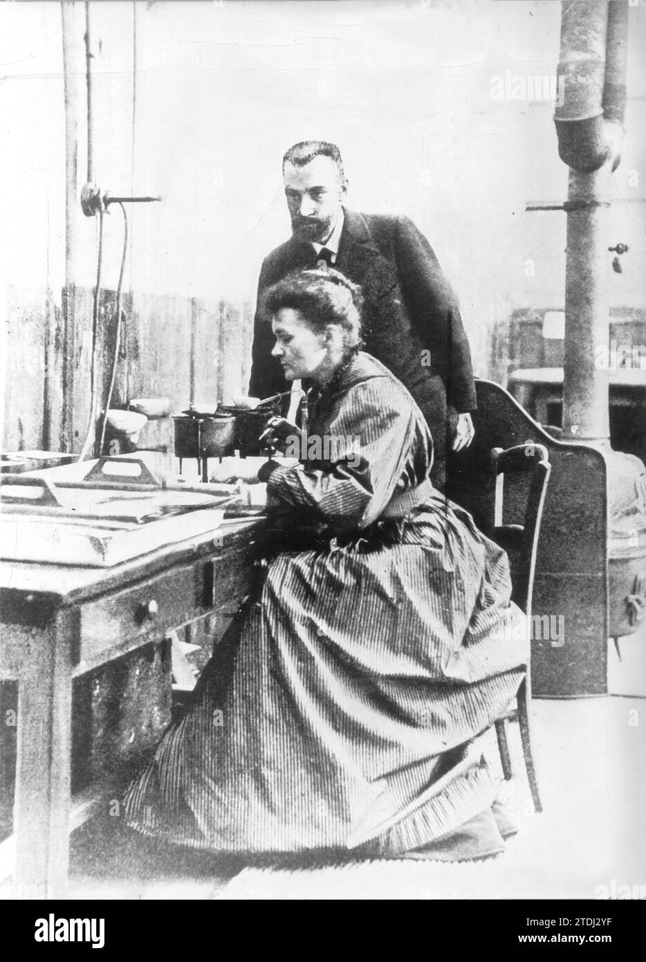 Marie curie radium 1898 hi-res stock photography and images - Alamy