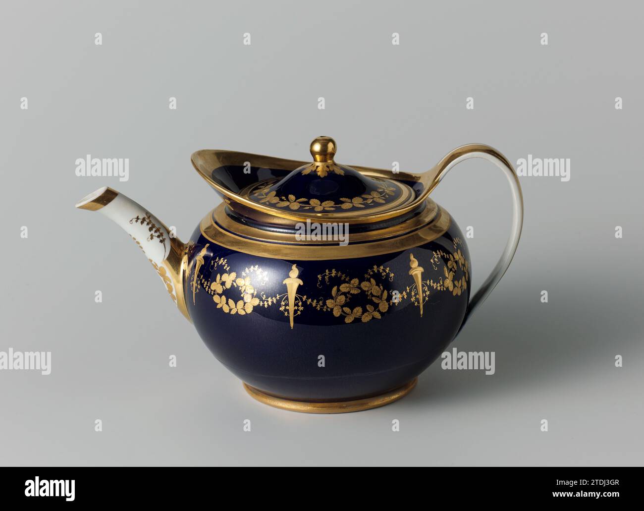 Teapot with foliate scrolls and Torches, imperial porcelain factory ...