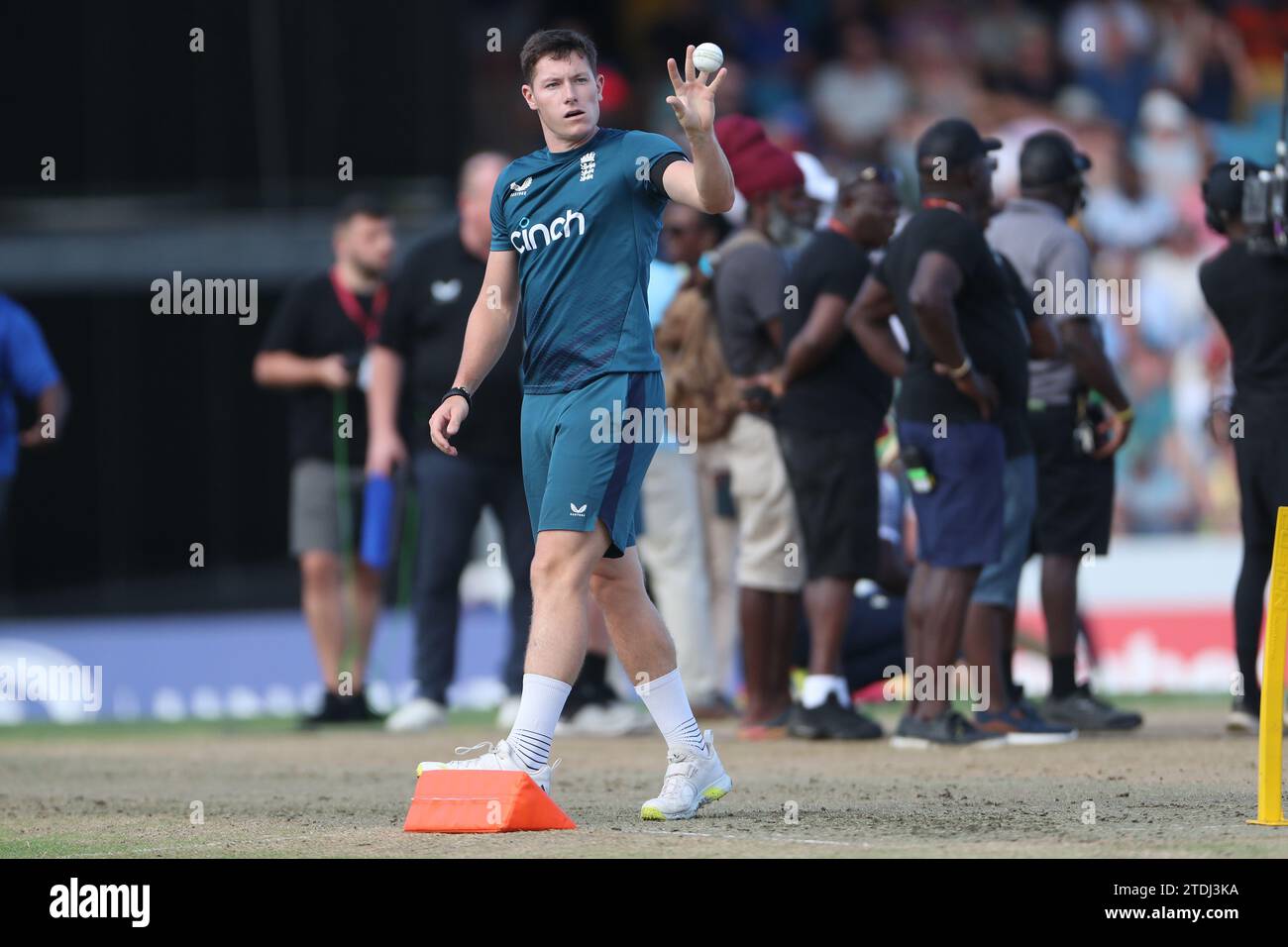 England's Matthew Potts during the Third CG United One Day ...