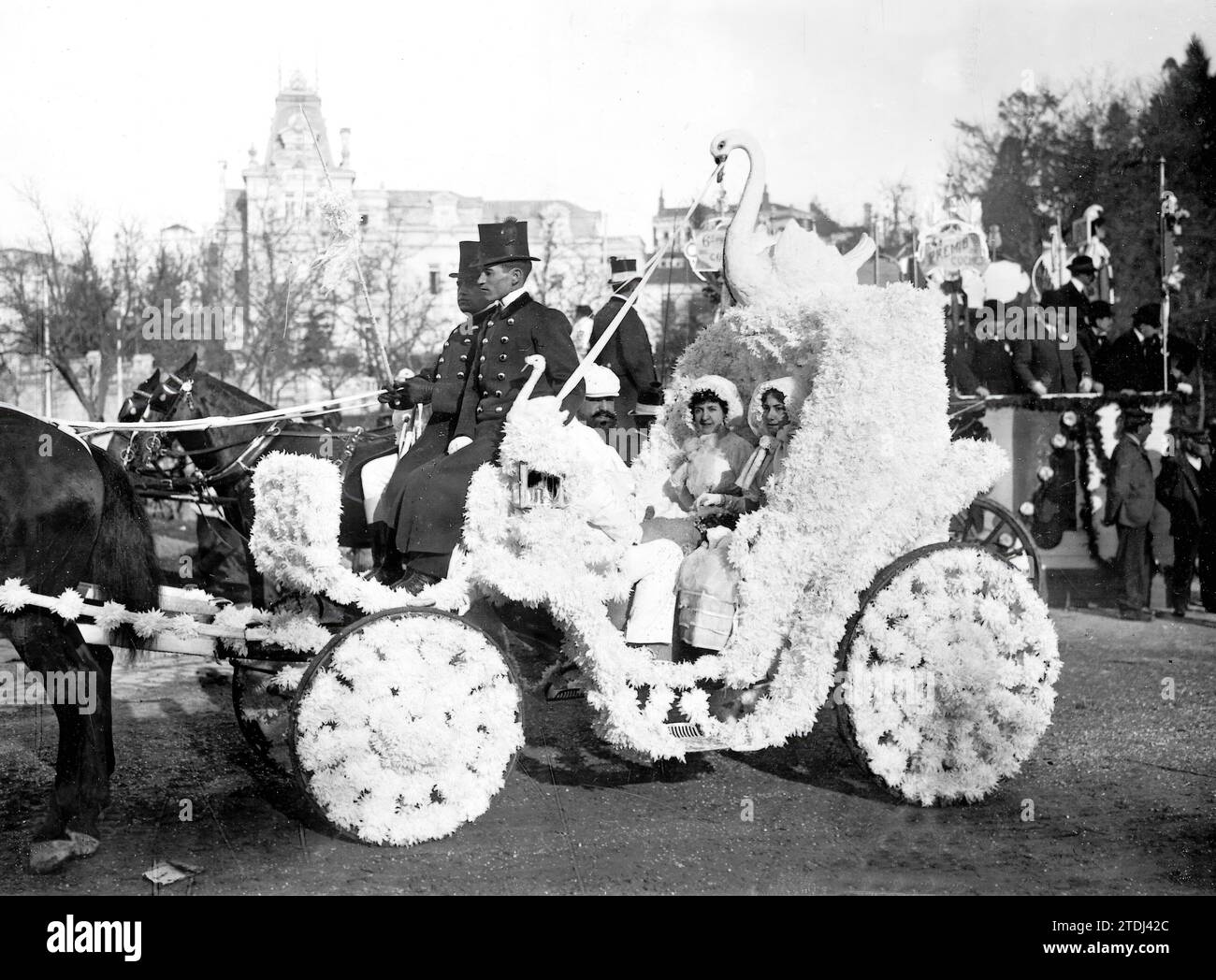 02/25/1911. Swans, Mr. Murcia's Adorned car, to which the Infanta María ...