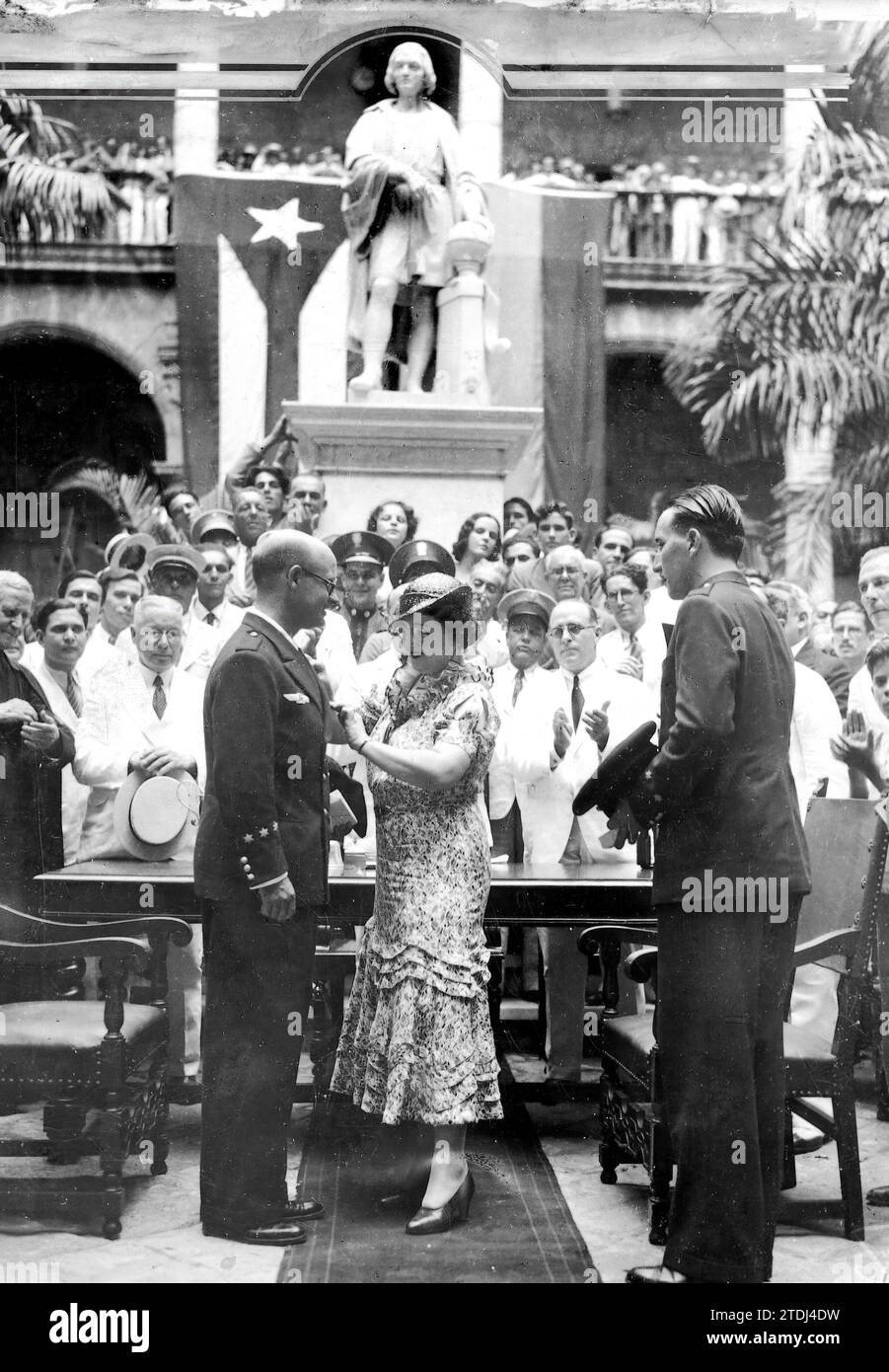 06/16/1933. Captain Barberán and Lieutenant Collar are decorated by the ...