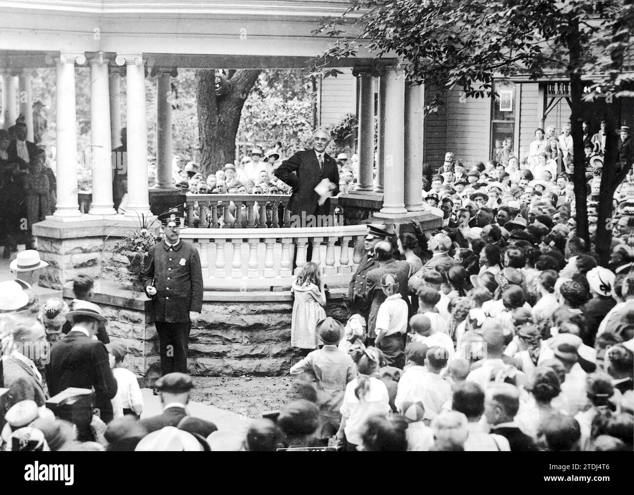 06/30/1920. The electoral campaign in the United States. Senator Warren ...