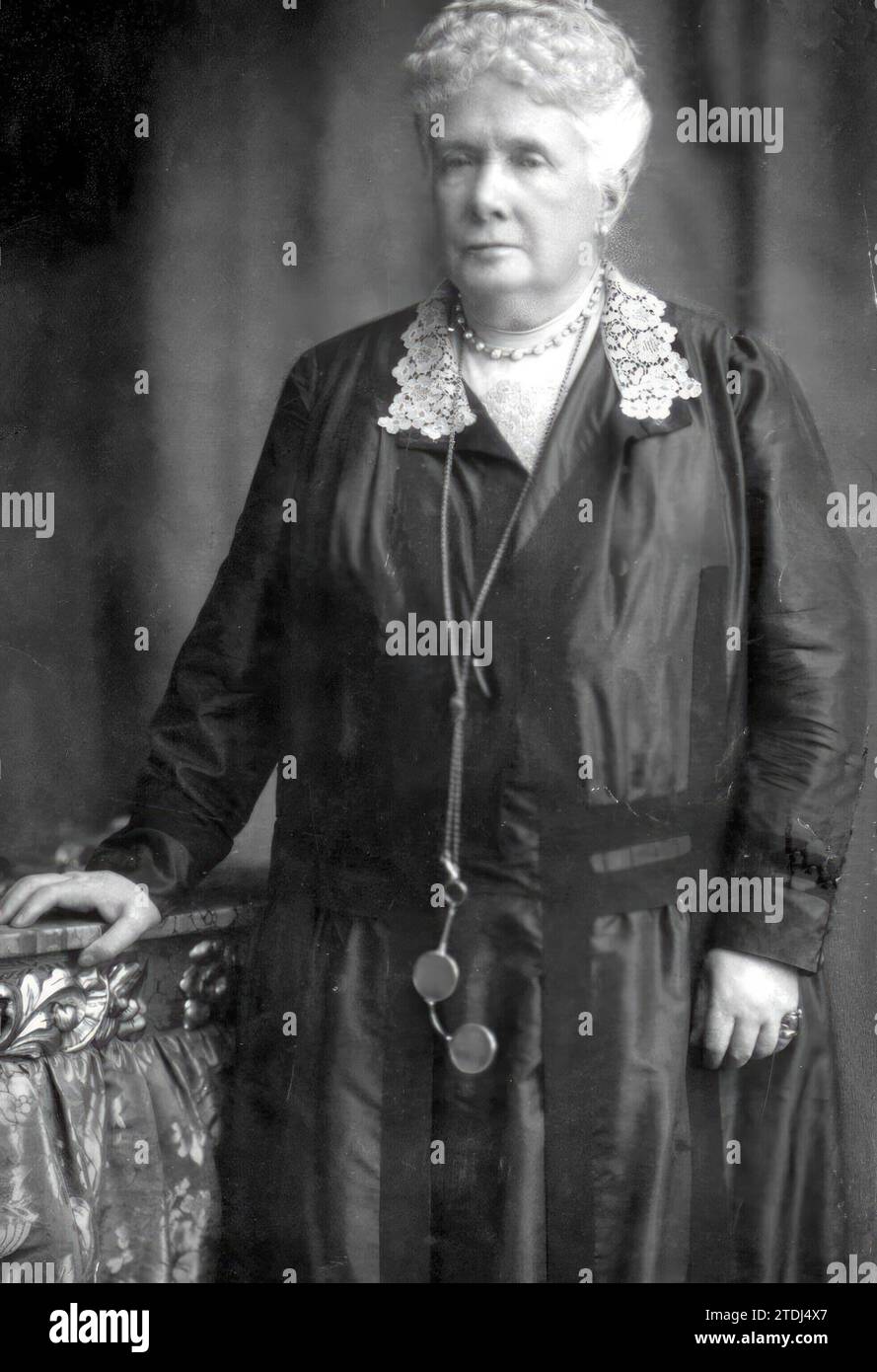 12/31/1909. The Infanta Doña Isabel in the Fine Arts Circle. Credit ...