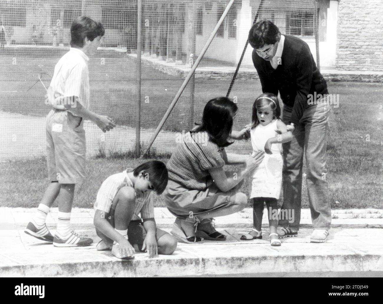 08/06/1983. Felipe González and his family on vacation. Credit: Album ...