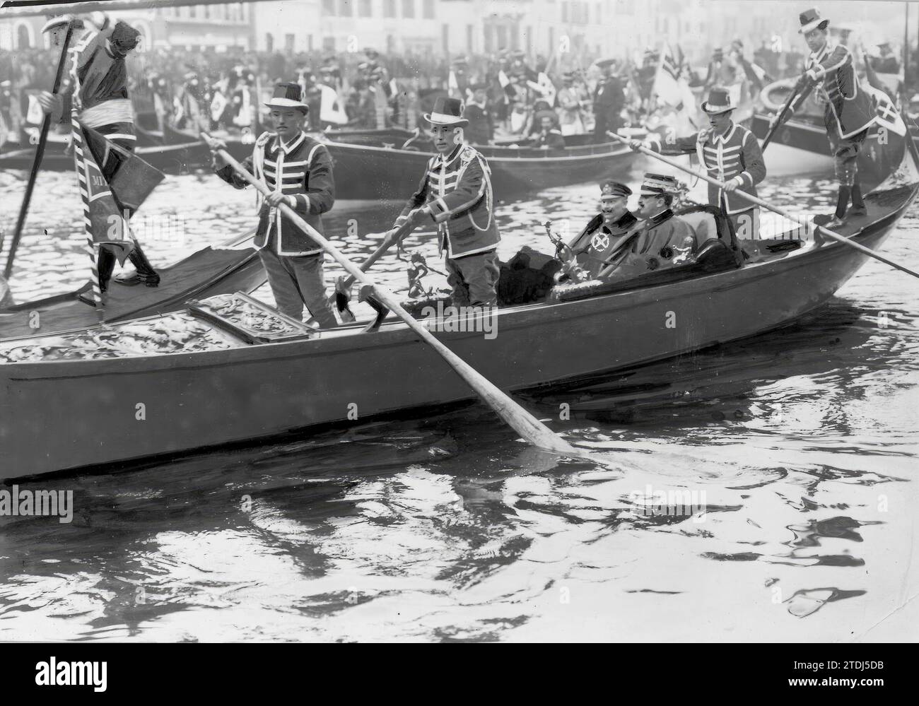 02/29/1908. The Kaiser in Venice. The Royal Gondola in which the King ...