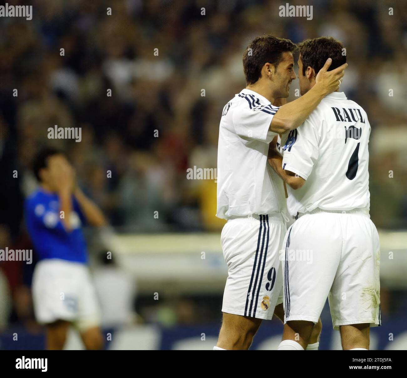 Real madrid raul 2002 hi-res stock photography and images - Alamy