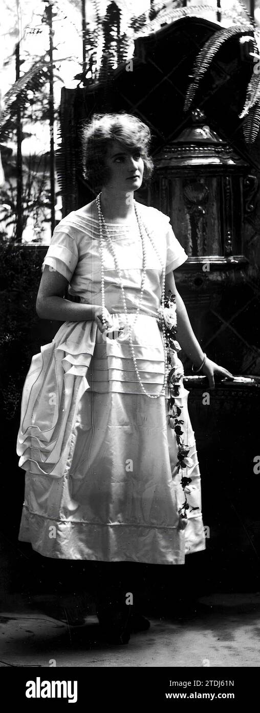 04/30/1921. Iridescent Lilac "Taffetas" Dress, with silver lace and ...