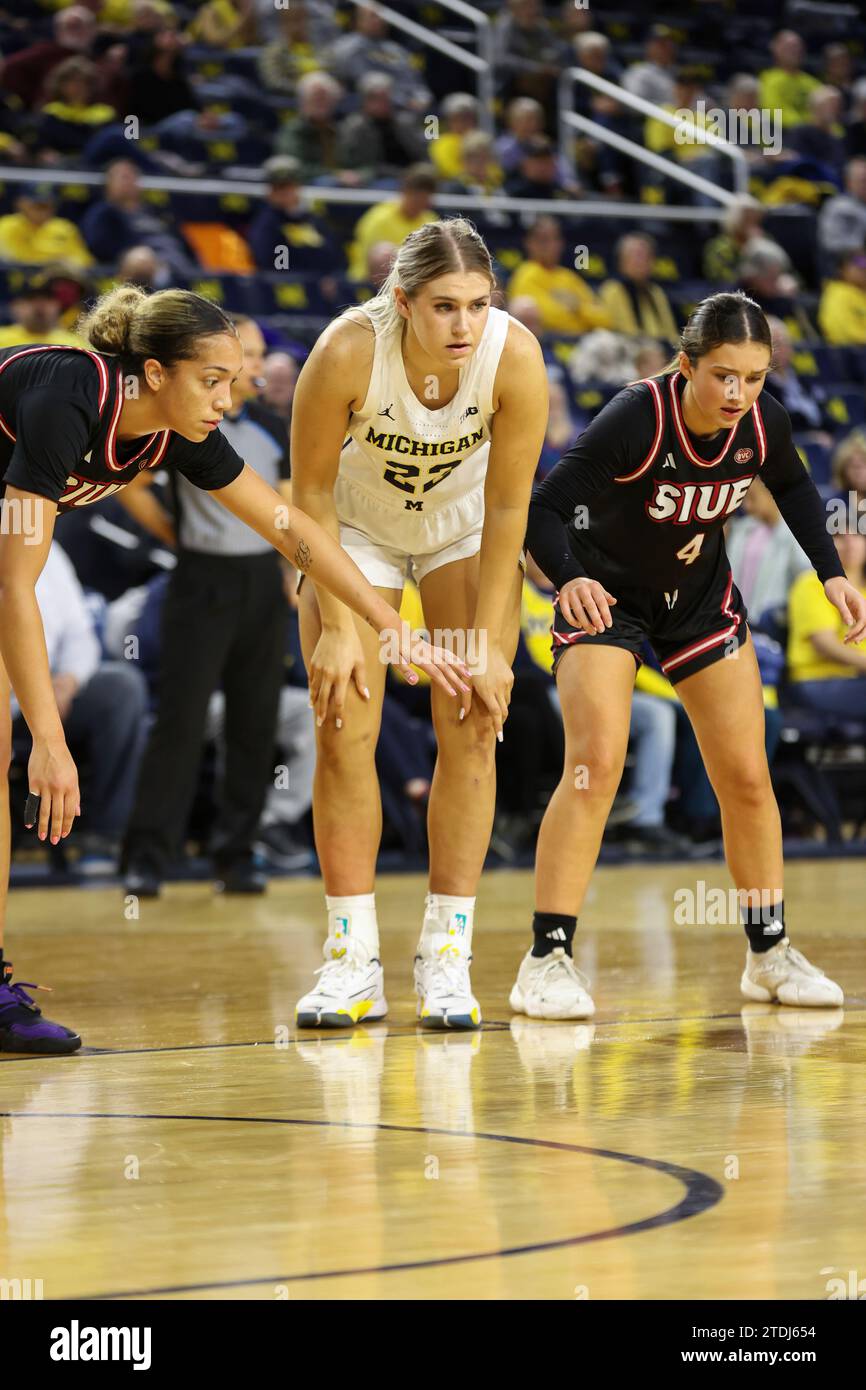 ANN ARBOR, MI - NOVEMBER 29: Michigan Wolverines forward Chyra Evans ...