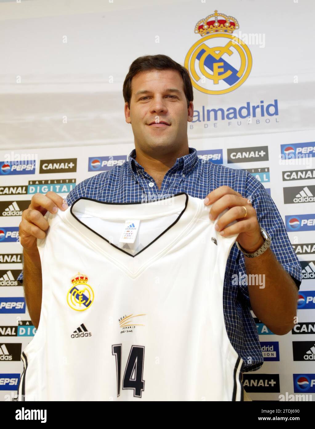 Madrid, 07/24/2002. Alfonso Reyes was introduced as a new Real Madrid ...
