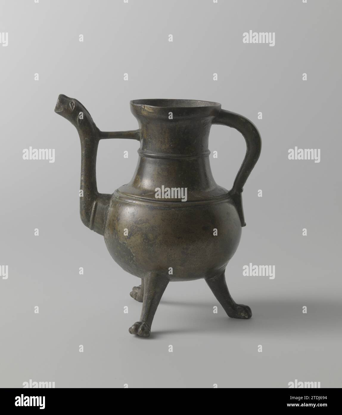 Can go to three claw legs and spout ending in Dierenkop, Anonymous ...