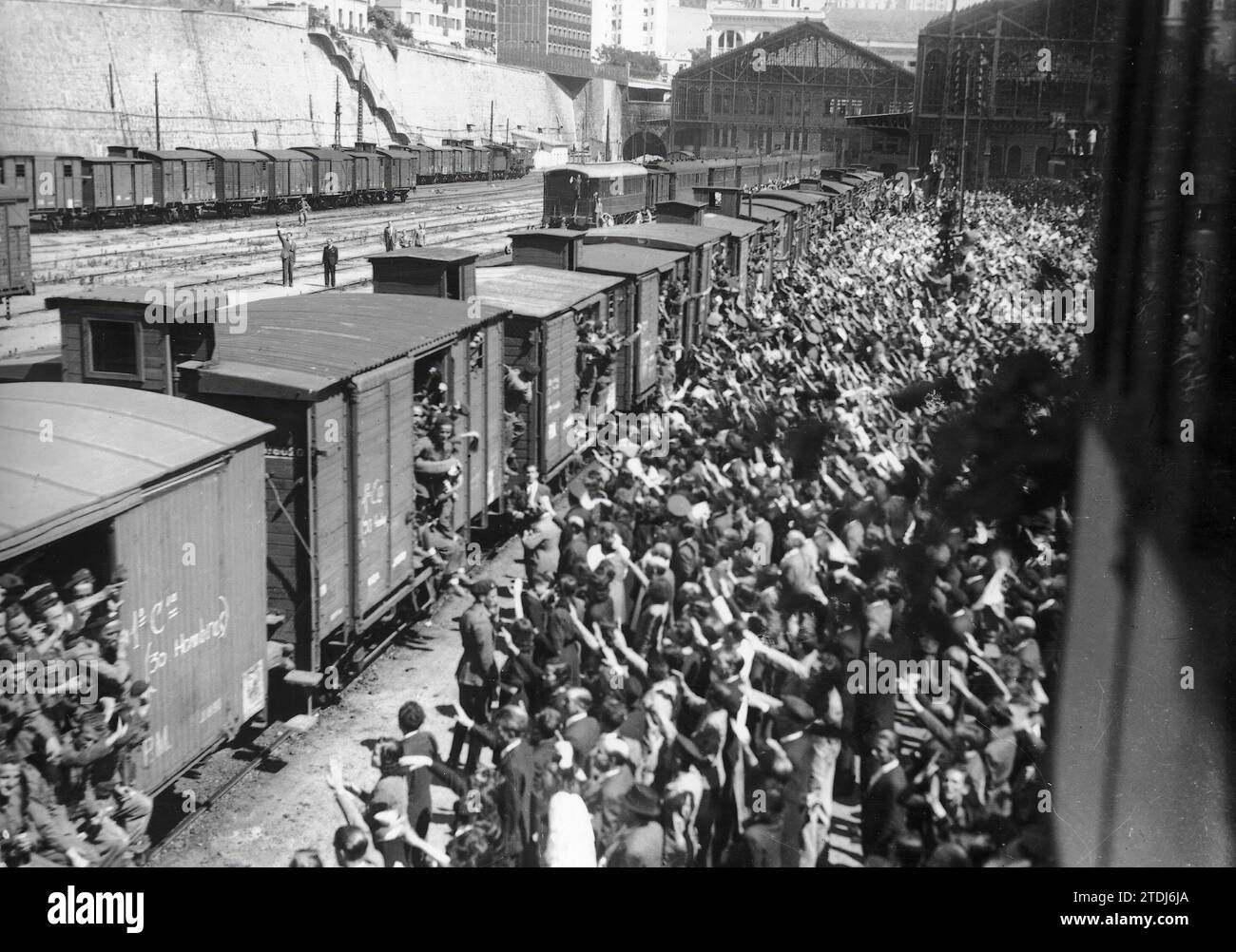 Departure of the volunteers Black and White Stock Photos & Images - Alamy