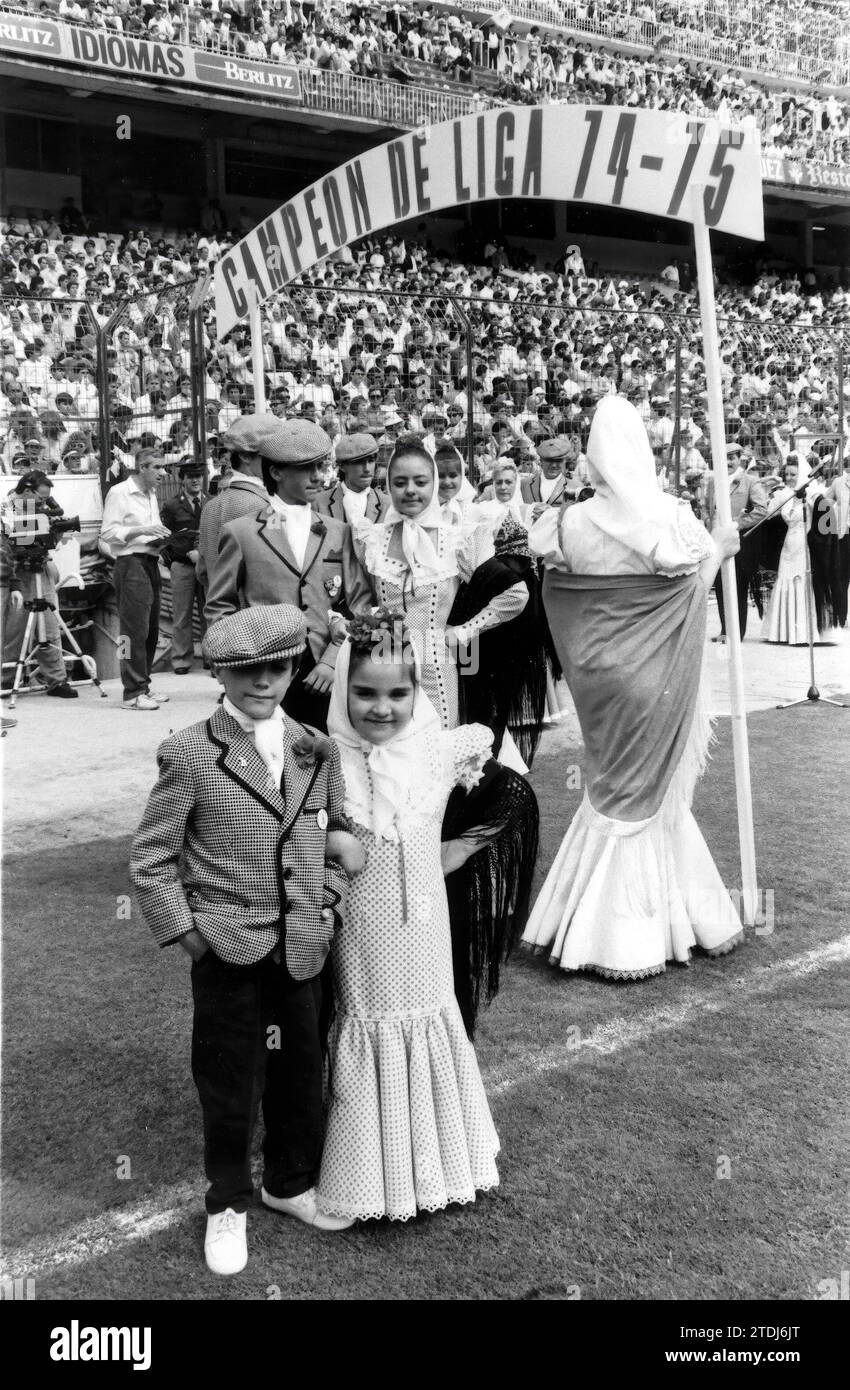 Deeds - Celebrations - Celebrations for the league won in the 1974-75 ...