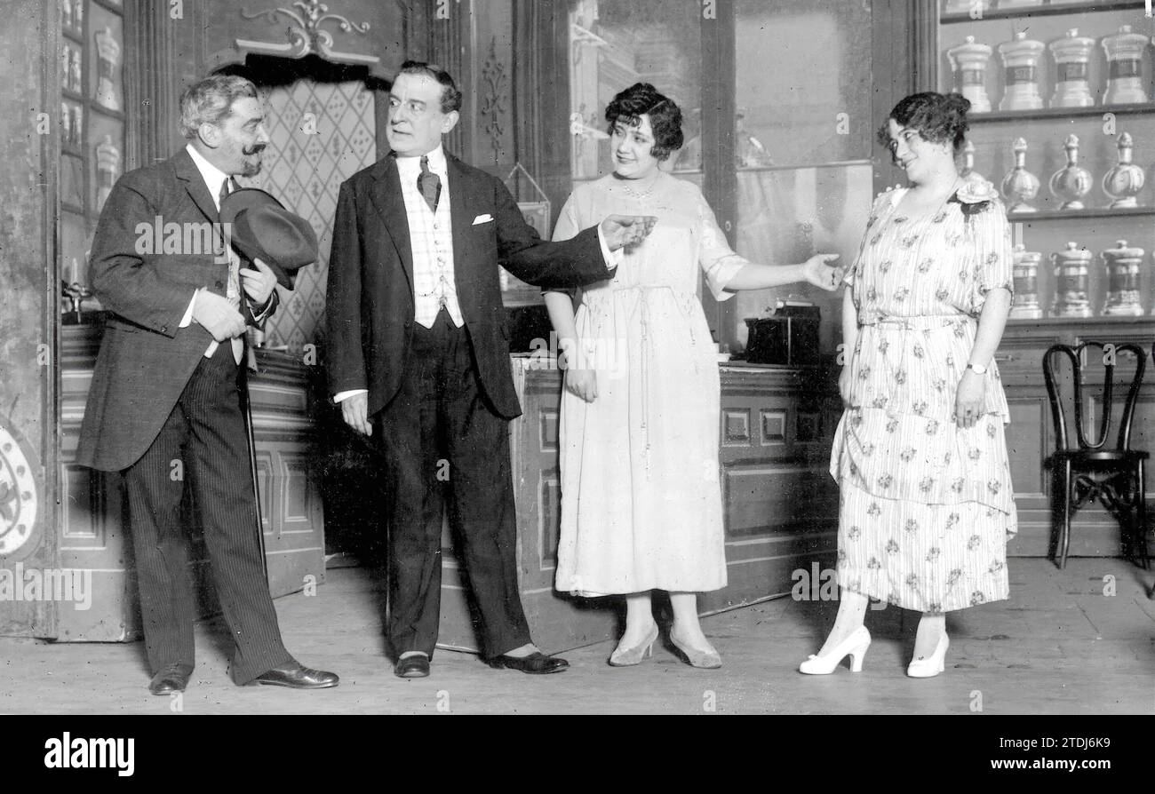 Drama cómico hi-res stock photography and images - Alamy