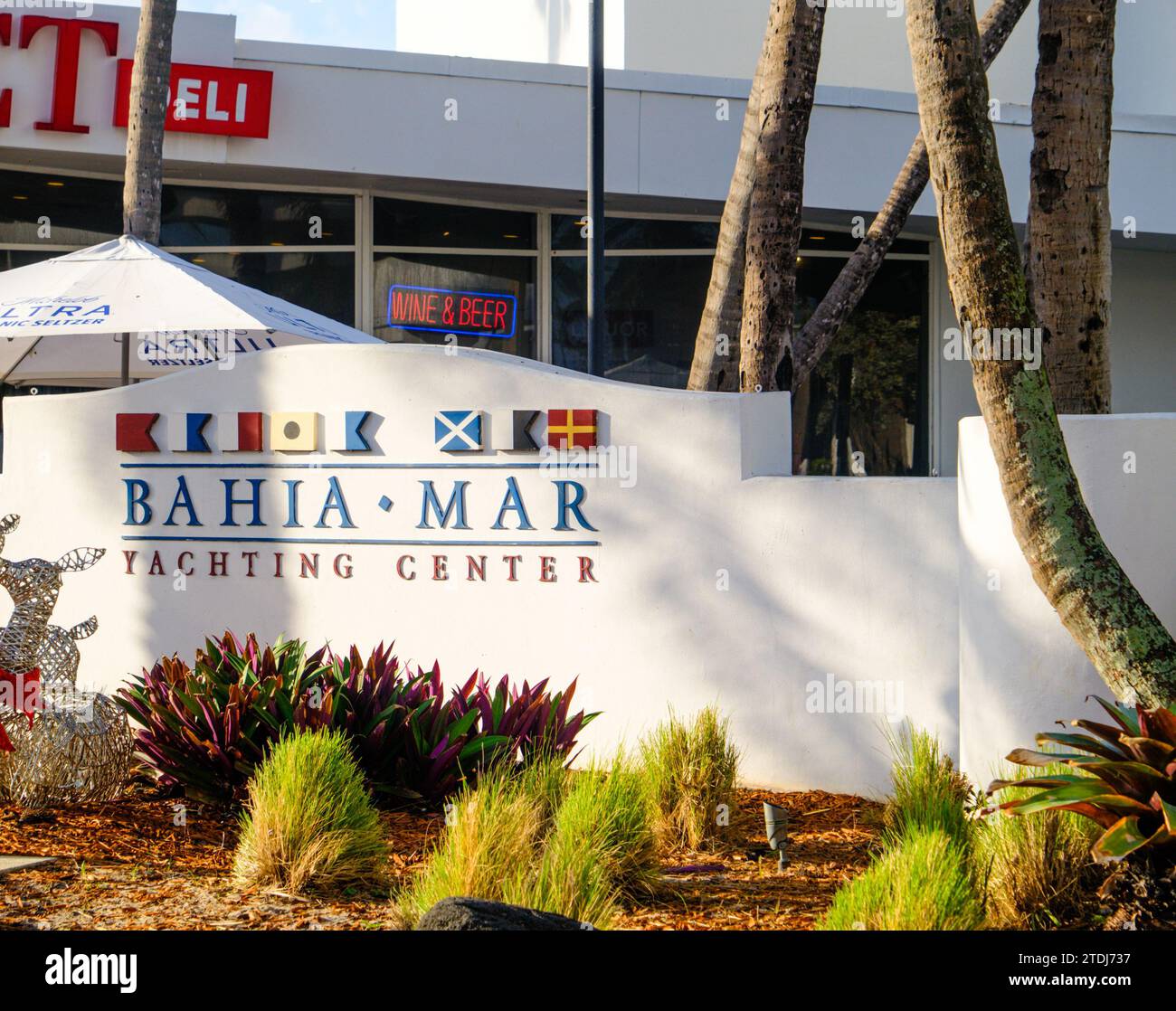 Entrance to Bahia Mar Yachting Center on Fort Lauderdale Beach Stock ...