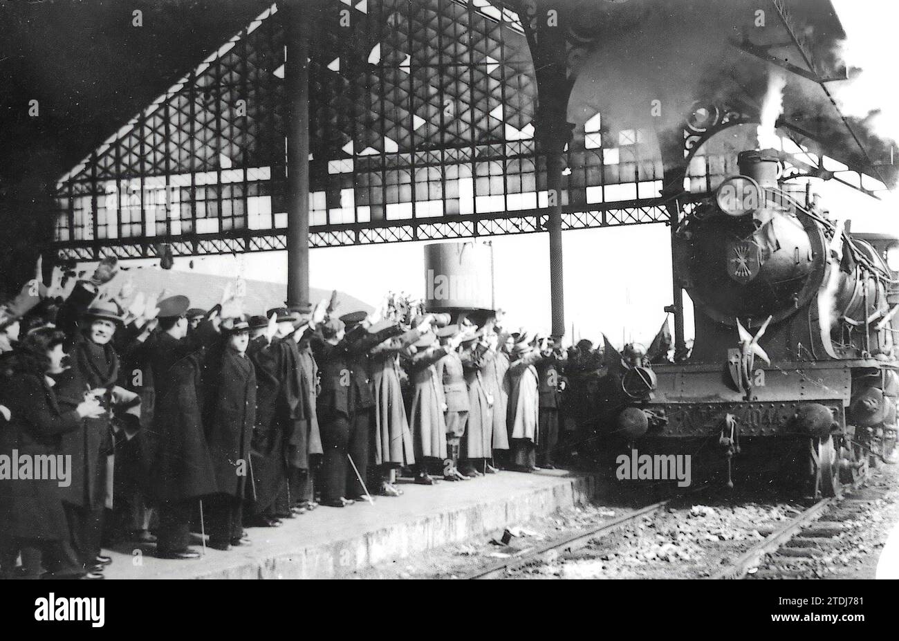 Return of volunteers from the Blue Division, in May 1943, to Burgos ...