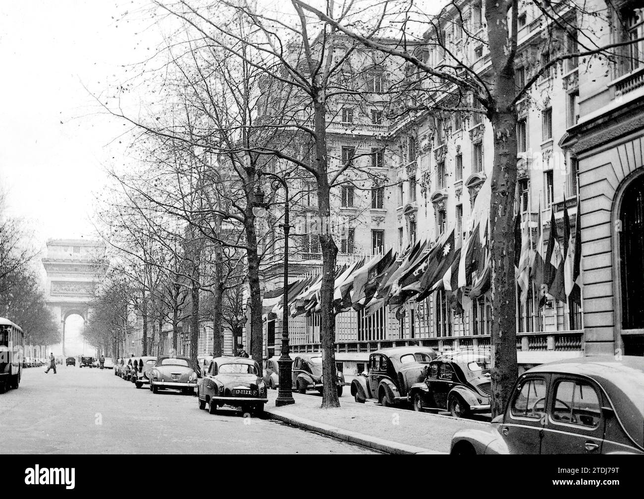 Paris, December 1957. The photograph represents a view of the façade of ...