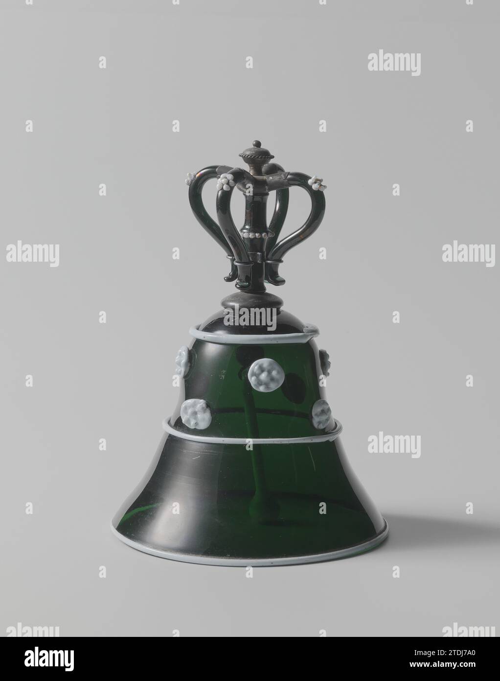 Bell pearl edge hi-res stock photography and images - Alamy
