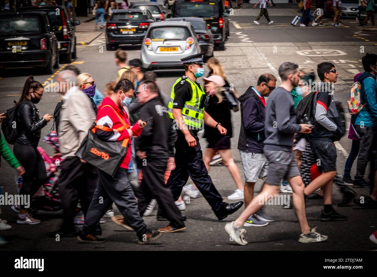 Scottish police face mask hi-res stock photography and images - Alamy