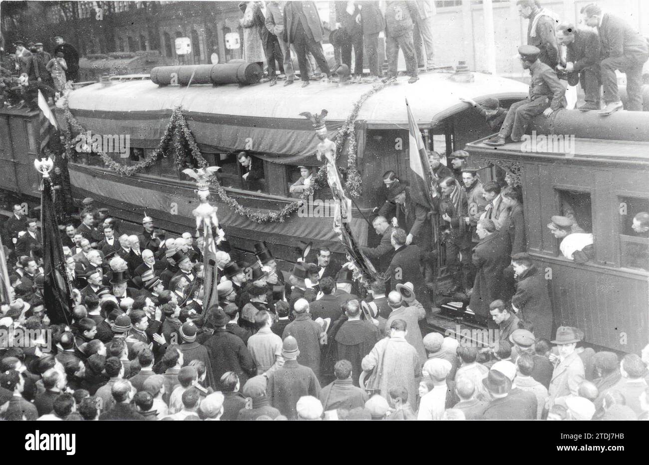 12/31/1930. VALENCIA. Return of the "Senyera". Arrival at the North ...