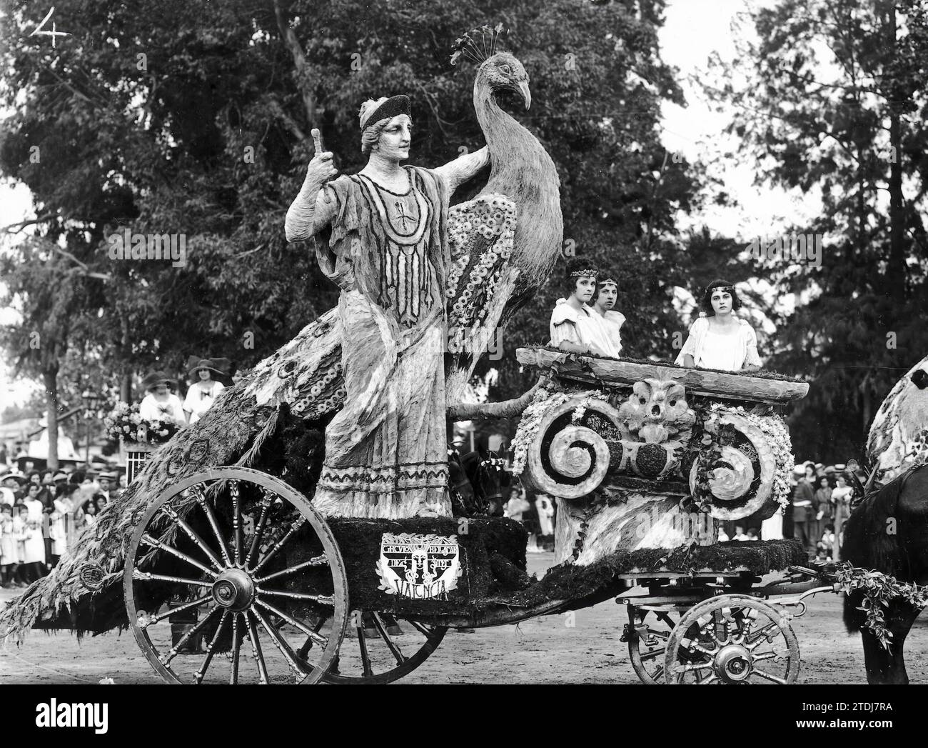07/31/1922. Valencia. The Battle of Flores float Presented by the Fine ...