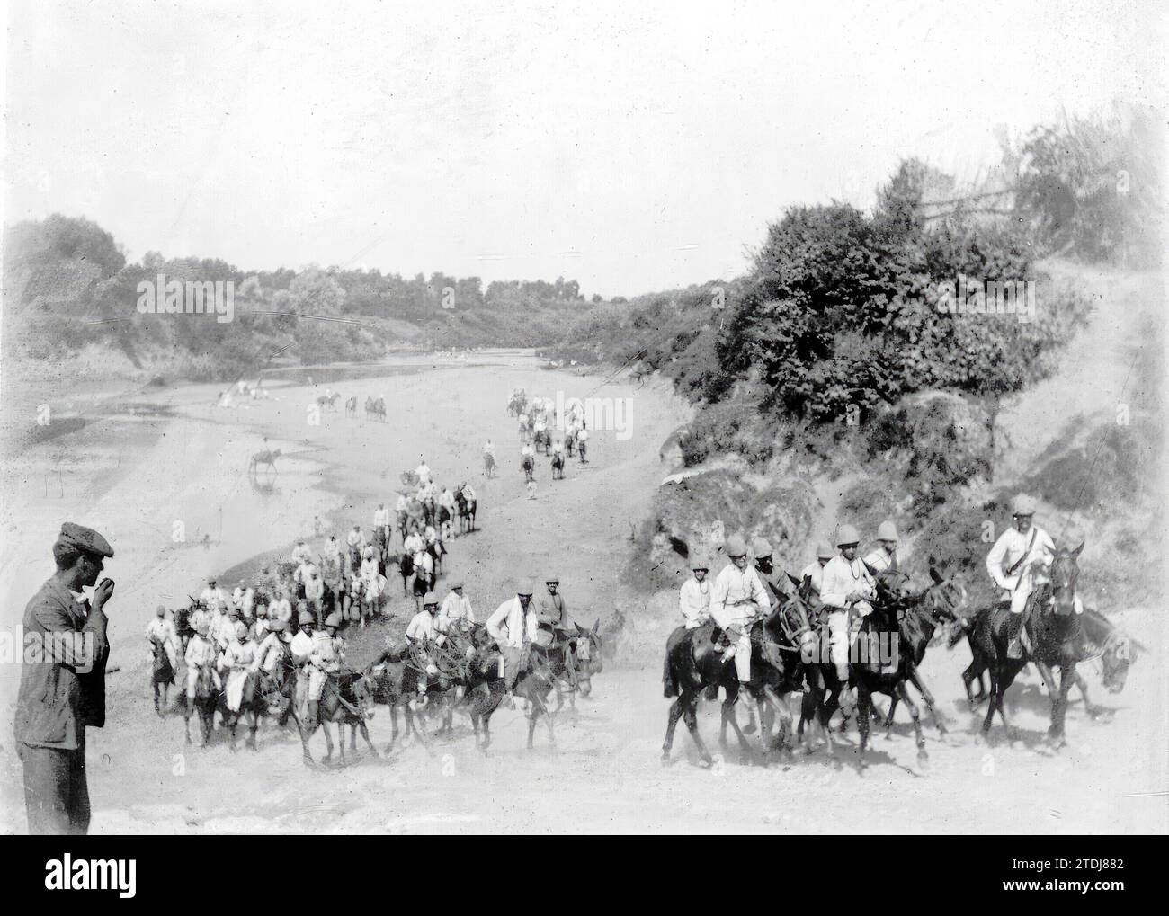 08/31/1911. The Spanish Troops in Larache. The artillery section ...