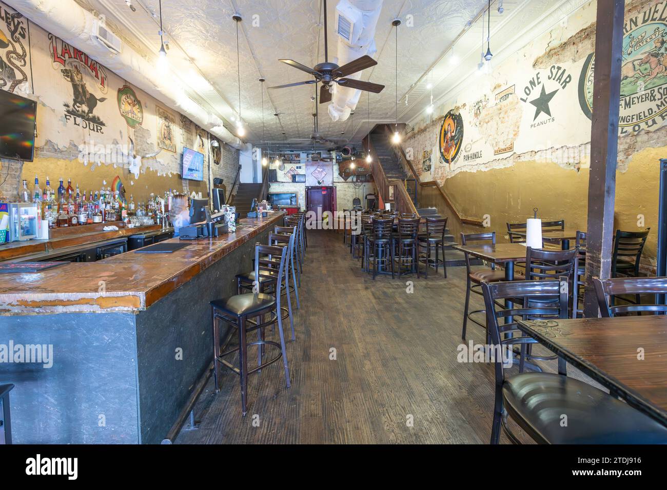 Traditonal inside hi-res stock photography and images - Alamy