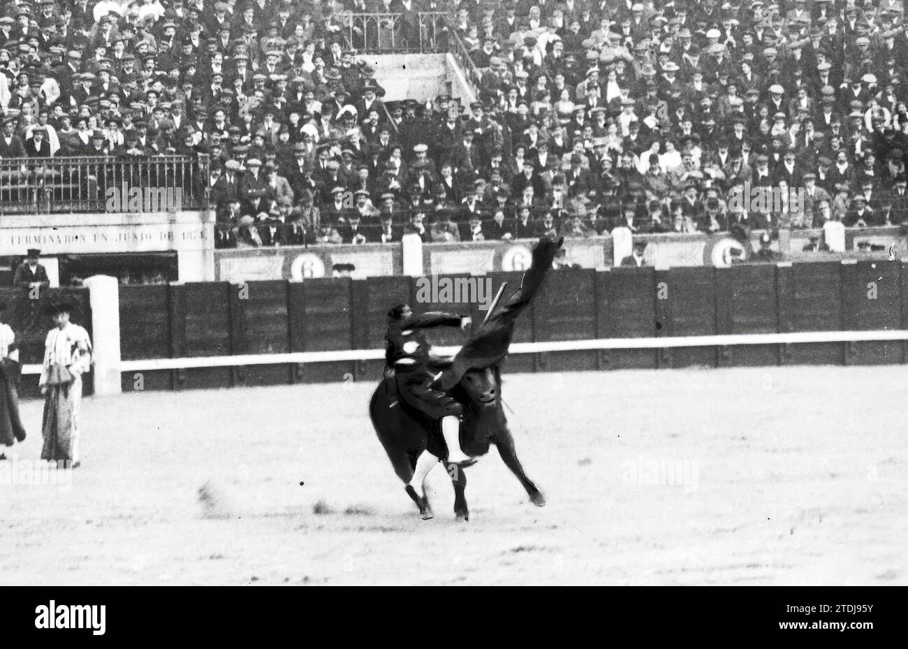04/16/1911. Manolete caught by the third Bull. Credit: Album / Archivo ...