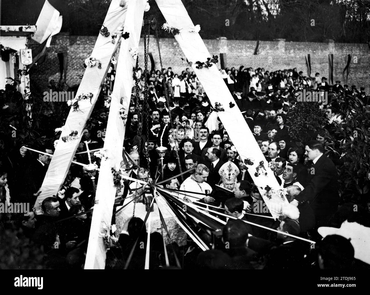 03/24/1913. A new time in Madrid. Solemn ceremony for the laying of the first stone of the ...